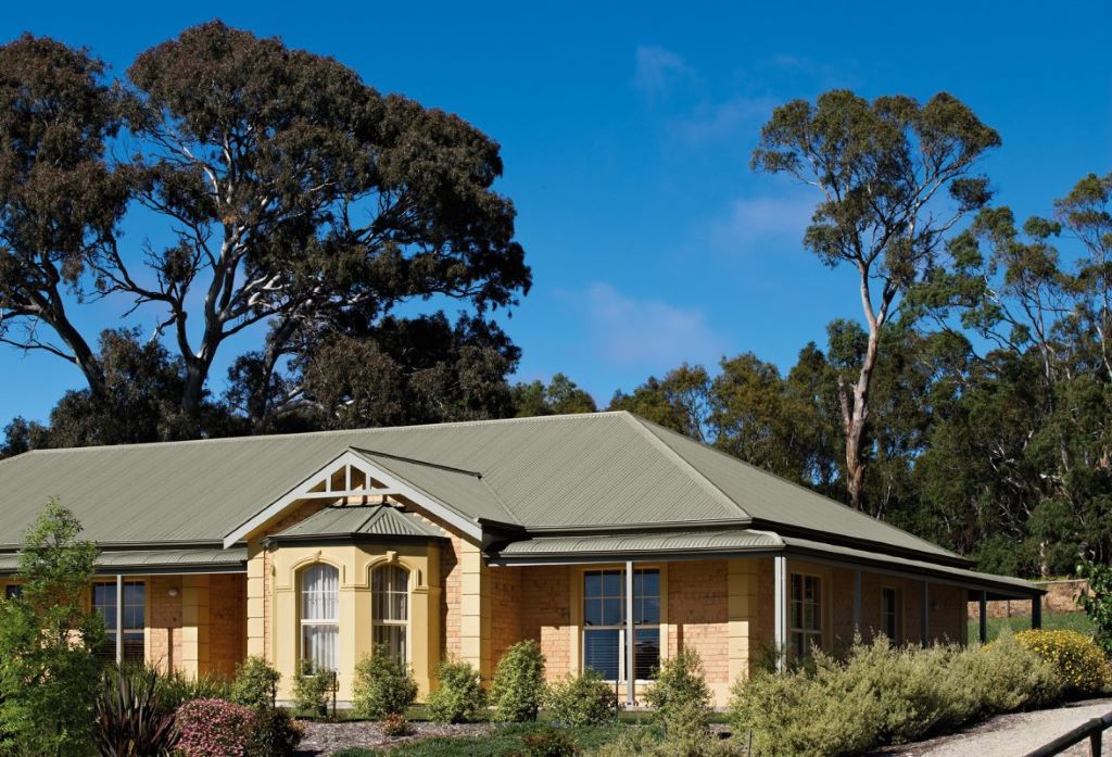 What is a Hip Roof: Designing Elegant & Durable Homes - House I Love