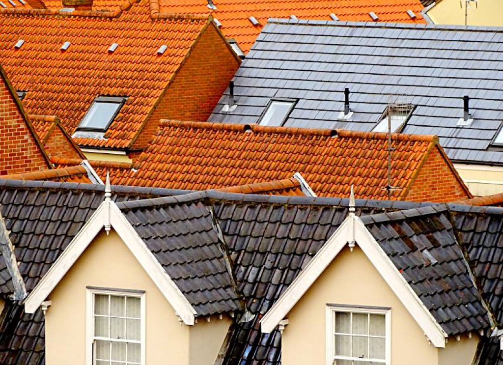 Hip Roof Design Essentials: Elevate Your Home's Style! - House I Love